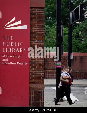 Public library sign in front of a library Stock Photo - Alamy