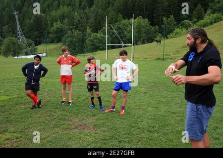 France Rugby Player Sebastien Chabal pulls young people for a rugby ...