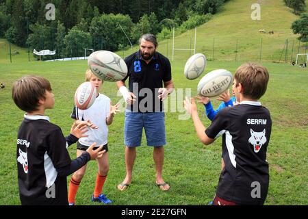 France Rugby Player Sebastien Chabal pulls young people for a rugby ...