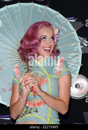 Katy Perry arrives at the 2011 MTV Video Music Awards at Nokia Theatre ...