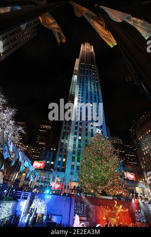 Illustrations during the 2011 Rockefeller Center Christmas tree ...