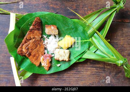 Polynesian traditional meal served on a banana leaf Stock Photo - Alamy