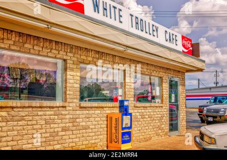 Old-fashioned roadside diner in rural area Stock Photo - Alamy