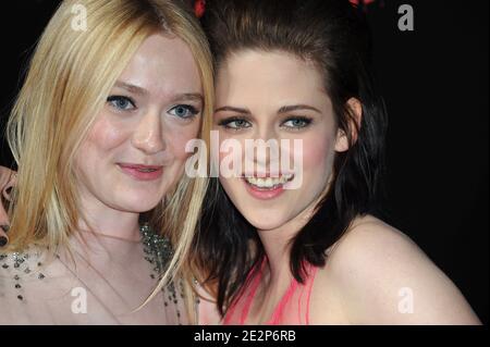 Kristen Stewart (L) and Dakota Fanning arriving for the premiere of ...