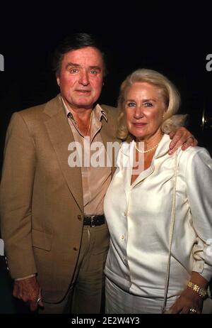 Mike Douglas 1986 Credit: Ralph Dominguez/MediaPunch Stock Photo - Alamy