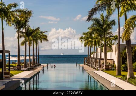 Infinity Pool of the Silversands Hotel on The Lime, Grenada Stock Photo ...