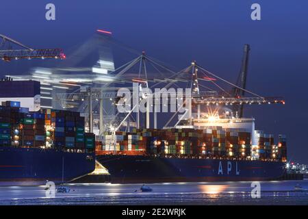 Southampton Docks UK’s second largest container terminal Stock Photo ...