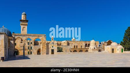 Arch of ancient Bab Sharif Gate on the street of Al-Balad, Jeddah ...