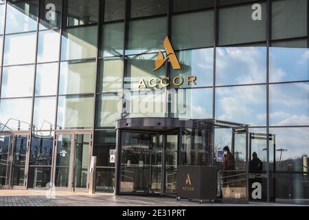 SEQUANA TOWER, ACCOR'S HEADQUARTERS, ISSY-LES-MOULINEAUX Stock Photo ...