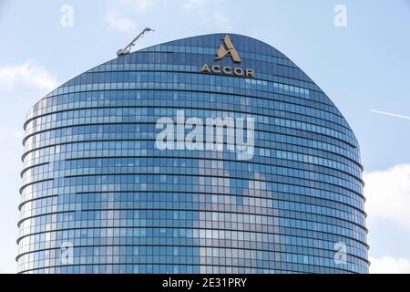 SEQUANA TOWER, ACCOR'S HEADQUARTERS, ISSY-LES-MOULINEAUX Stock Photo ...
