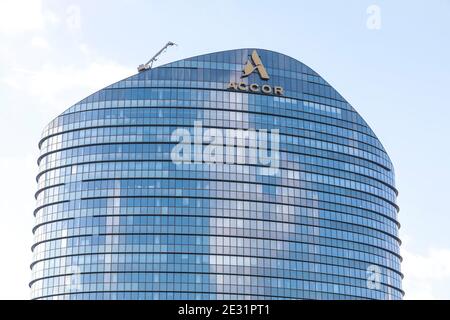 SEQUANA TOWER, ACCOR'S HEADQUARTERS, ISSY-LES-MOULINEAUX Stock Photo ...