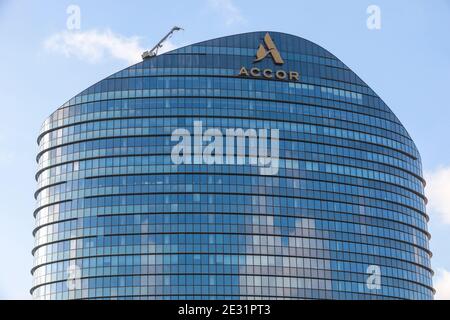 SEQUANA TOWER, ACCOR'S HEADQUARTERS, ISSY-LES-MOULINEAUX Stock Photo ...