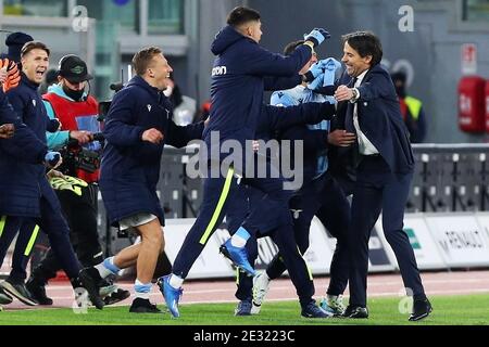 Lazio players celebrate with their coach Simone Inzaghi after winning ...