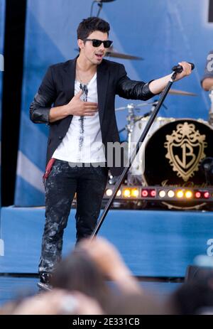 Jonas Brothers lead singer Joe Jonas and Demi Lovato (R) performing ...