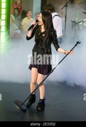 Singer Miranda Cosgrove signs autographs following her performance ...