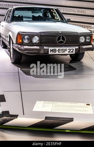 Mercedes-Benz ESF 22 experimental safety vehicle (1973), in the ...