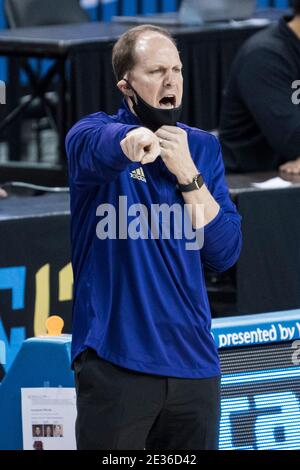 Washington head coach Mike Hopkins talks with center Braxton Meah (34 ...