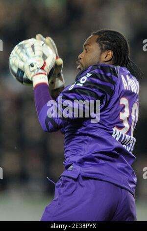 Paris-St-Germain's Apoula Edel during the French First League soccer ...