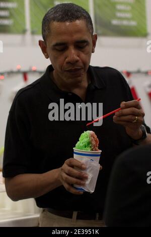 27 December 2010 - Kailua, Hawaii - US President Barack Obama before ...