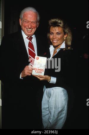 Vanna White 1987 Credit: Ralph Dominguez/MediaPunch Stock Photo - Alamy