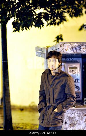 Exclusif French Singer Sorel poses at night in front of 'Le sunset', in ...