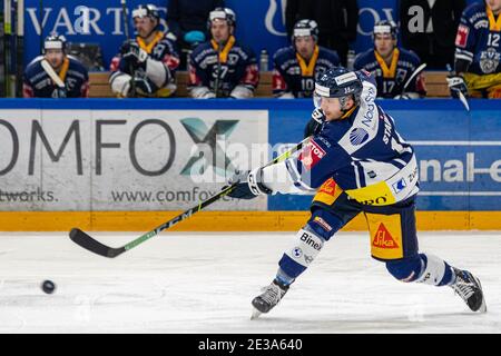 Livio Stadler #14 (EV Zug) - December 16, 2025 - Champions Hockey ...