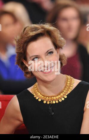 Carole Bouquet lors de l'enregistrement de l'emission Vivement Dimanche ...