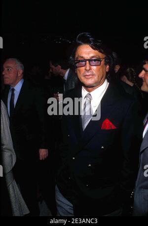 Robert Evans 1990 Credit: Ralph Dominguez/MediaPunch Stock Photo - Alamy