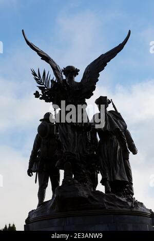 Winged Victory Monument with state capitol, State Capitol Mall, Olympia ...