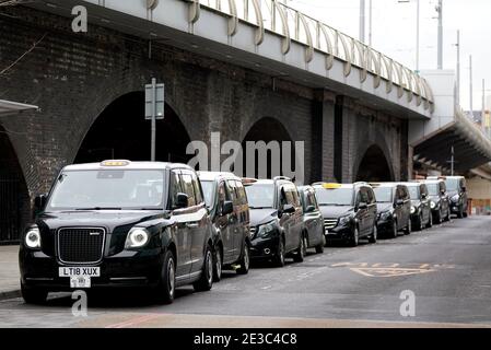 Taxi Rank Nottingham Station,UK Stock Photo - Alamy