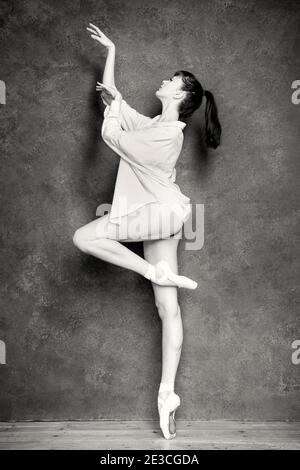 Ballerina with long legs Stock Photo - Alamy