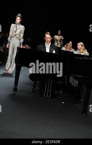 Atmosphere NY: Zac Posen New York RTW Spring Summer 2017 on September ...