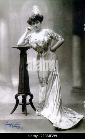 The *Maria Farneti 1908 Album Farneti* is a historical photographic ...