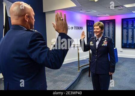 Maj. Gen. Leah Lauderback Promotion (6 Stock Photo - Alamy