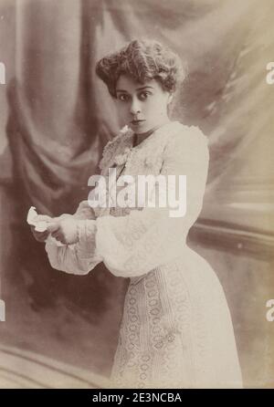 Mariette Sully, btv1b8596905t-p013, 2 Stock Photo - Alamy