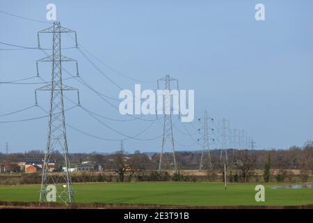 Overhead line power cables and pylons for electrical energy ...