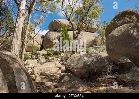 The Granite Arch, Girraween National Park, Granite Belt Queensland ...
