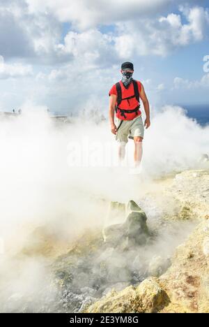 Hikers on the ridge of Volcano crater Stock Photo - Alamy