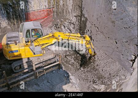 Excavator excavating for housing Stock Photo - Alamy