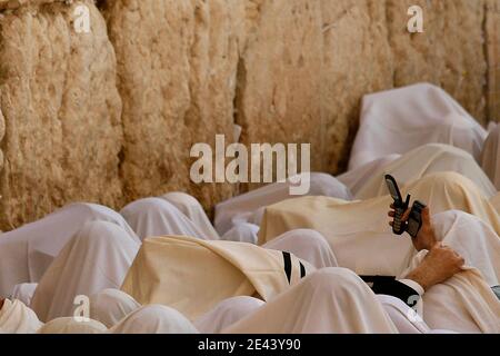 Blessing of the Cohen in Passover Stock Photo - Alamy