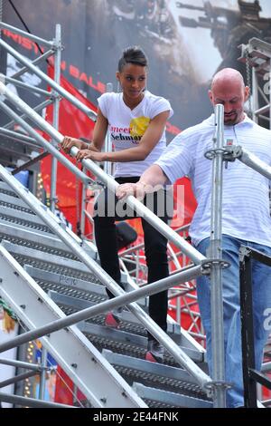 Singer Ciara takes gingerly steps at the 12th Annual EIF Revlon Run ...