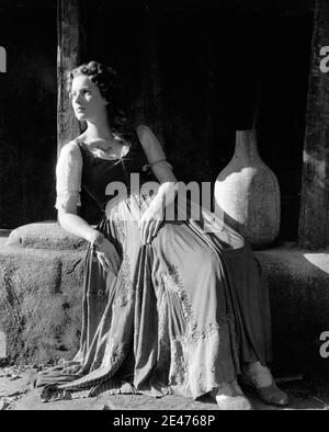 MAUREEN O'HARA in THE HUNCHBACK OF NOTRE DAME (1939), directed by ...