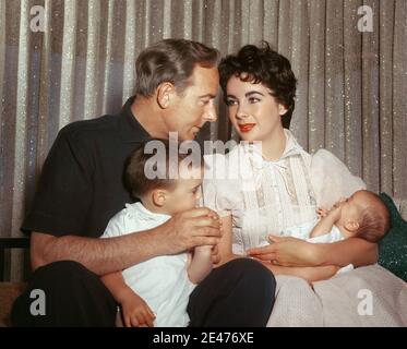 Elizabeth Taylor with her children Michael and Christopher in 1954 ...