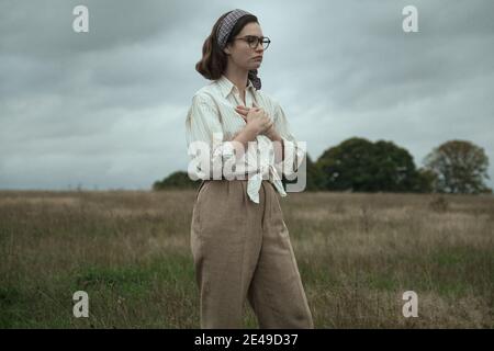 LILY JAMES in THE DIG (2021), directed by SIMON STONE. Credit: NETFLIX ...
