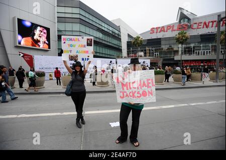 Atmosphere around Staples Center prior the Michael Jackson Memorial ...