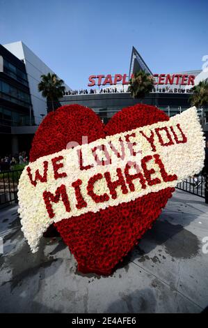 Atmosphere around Staples Center prior the Michael Jackson Memorial ...