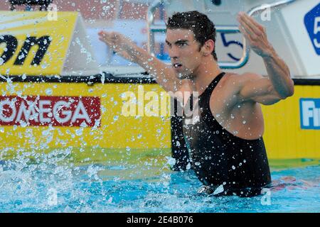 USA's Michael Phelps beats the Wortld Record and Serbia's Milorad Cavic ...