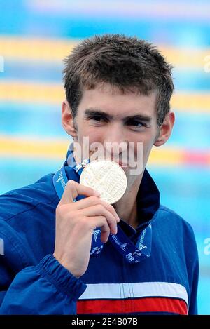 USA's Michael Phelps beats the Wortld Record and Serbia's Milorad Cavic ...