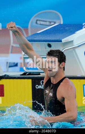 USA's Michael Phelps beats the Wortld Record and Serbia's Milorad Cavic ...