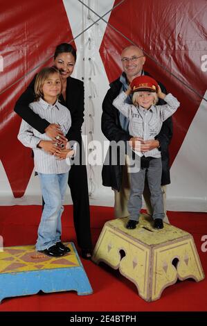 Singer Phil Collins pose with his wife Orianne Cevey and his children ...